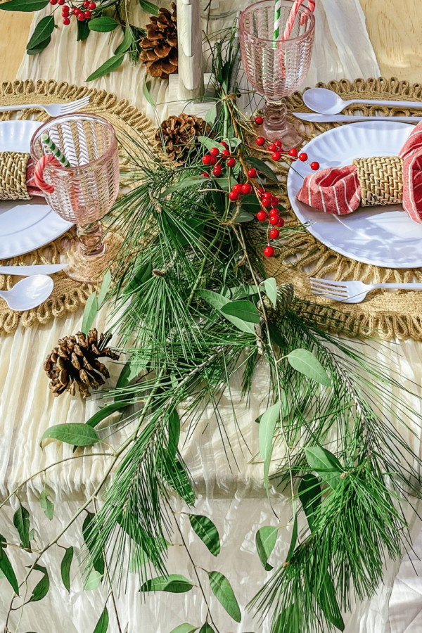 Christmas Party Decoration Ideas for a Dreamy Pink & Red Holiday Theme ...